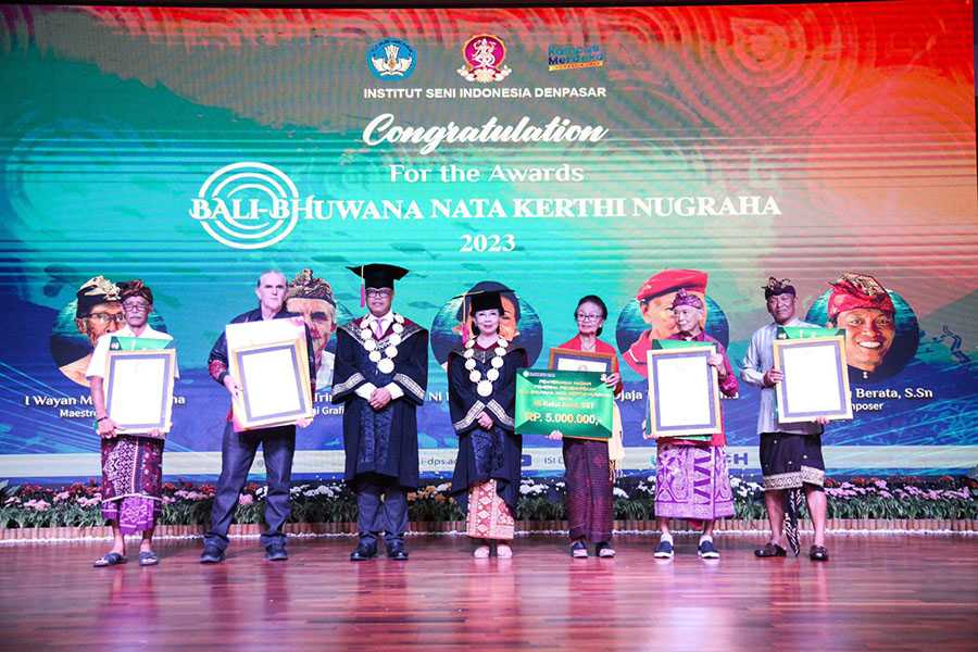 ISI Denpasar Raih Prestasi Gemilang, Menang Lima Kategori IKU Perguruan ...