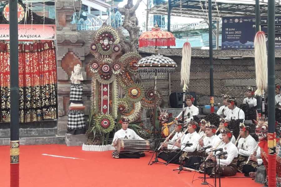 Komunitas Seni Candi Ghana Bawakan Tari Gandrung Kreasi di PKB ...