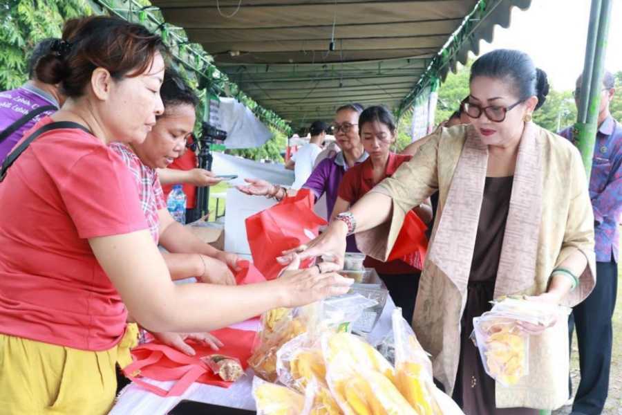 Ny. Putri Suastini Koster: UMKM Kekuatan Sektor Perekonomian Bali ...