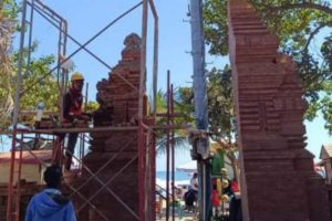 Bangun Candi Bentar Tak Proporsional, Konsultan Pengawas Proyek ...