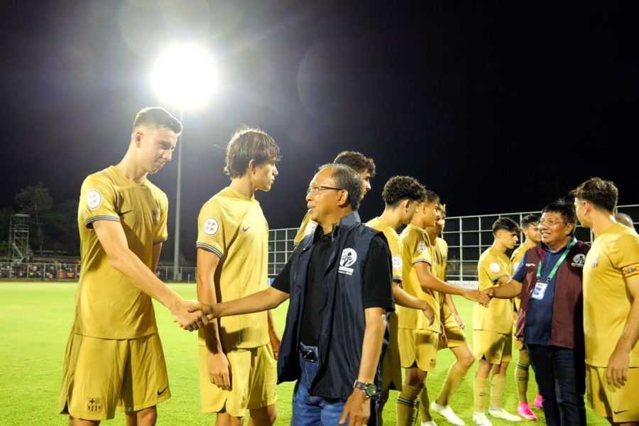 Head Coach Timnas Indonesia U-17 dan Barcelona Apresiasi Gubernur ...