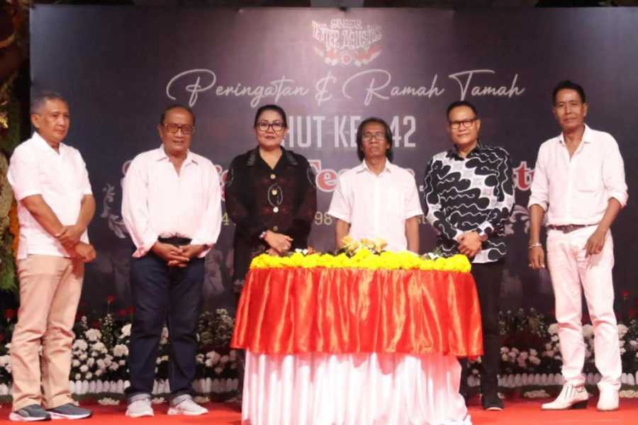 HUT ke-42 Sanggar Teater Agustus, Ny Putri Suastini Koster Minta ...