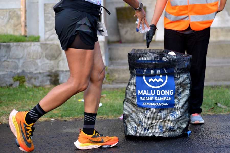 Jadi "Official Water" di Maybank Marathon, Aqua Juga Edukasi Daur Ulang ...