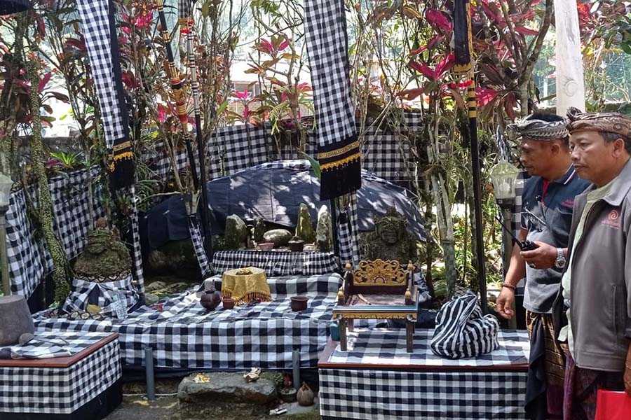 Memohon Kebijaksanaan di Palinggih Ratu Wayan | BALIPOST.com