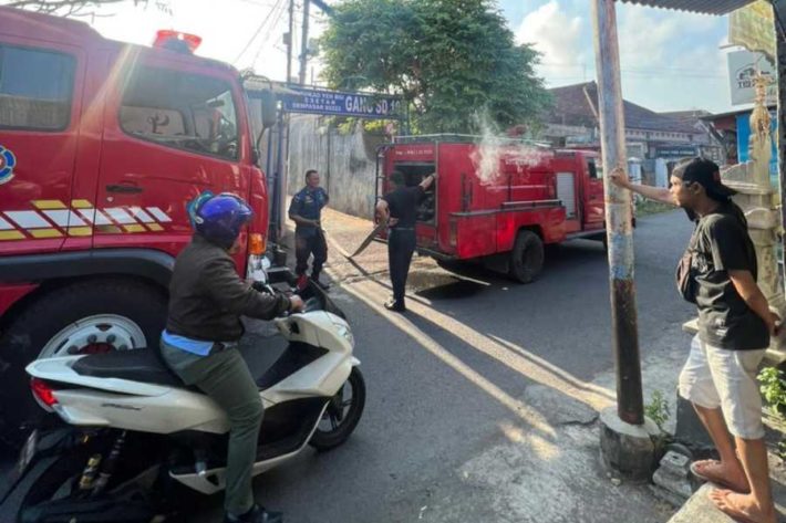 Bale Piasan Terbakar, Kerugian Puluhan Juta | BALIPOST.com