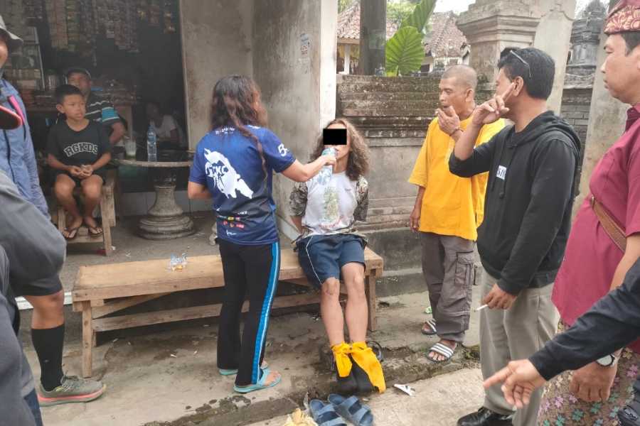 Diduga Depresi, Mahasiswa Ngamuk dan Rusak Rumah Warga | BALIPOST.com