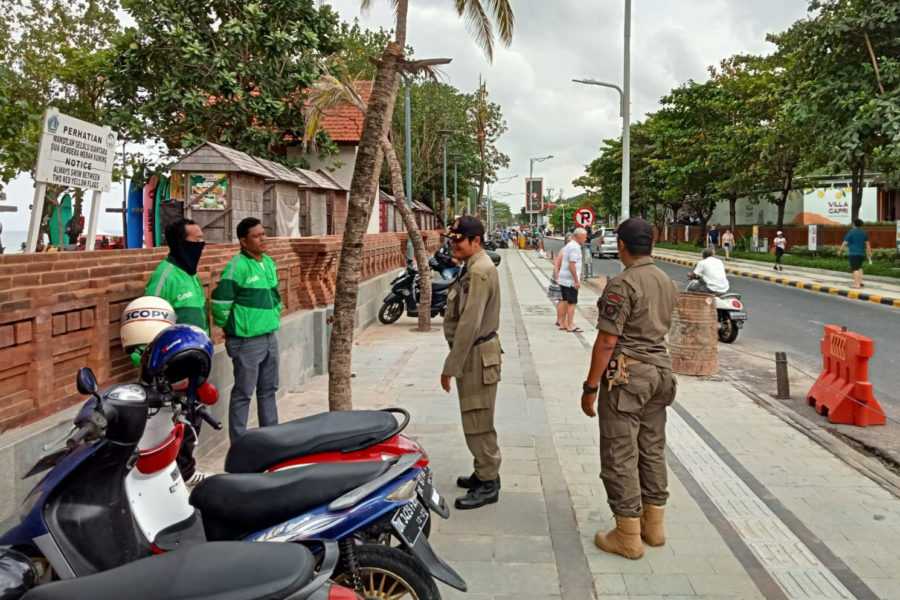 Dikeluhkan Warga hingga Viral di Medsos, Kendaraan Parkir Sembarangan Ditindak | BALIPOST.com