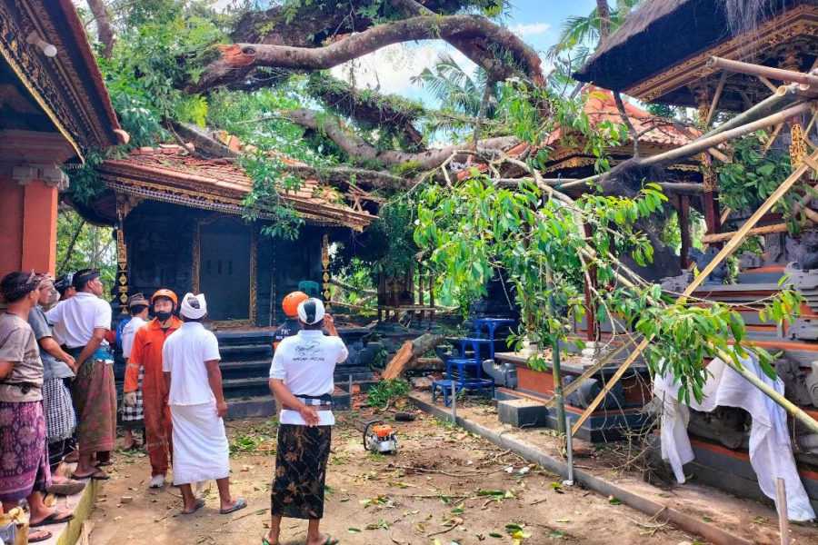 Hampir Rampung Direnovasi, Sejumlah Pelinggih di Pura Dalem Pingit ...