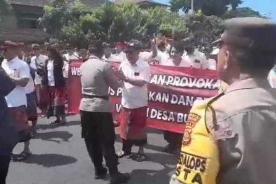 Kantor DPD RI Diserbu Ratusan Warga Bugbug | BALIPOST.com