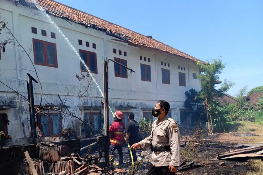 Kantor UPT Dinsos Bali di Pemogan Kebakaran | BALIPOST.com