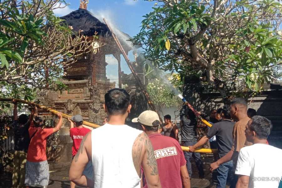 Pelinggih dan Bale Kukul Pura Dalem Guwang Terbakar | BALIPOST.com