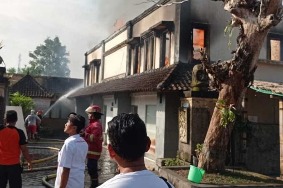 Bangunan Resort Terbakar, Kerugian Ratusan Juta | BALIPOST.com