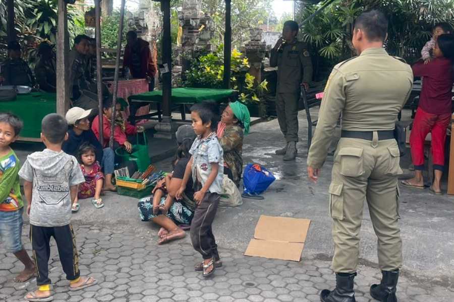 Berkeliaran di Ubud, Belasan Gepeng Ditertibkan | BALIPOST.com