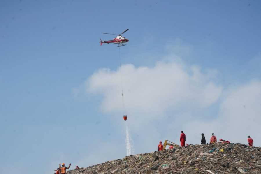 Kebakaran TPA Suwung, Pemadaman Gunakan "Flame Freeze" | BALIPOST.com