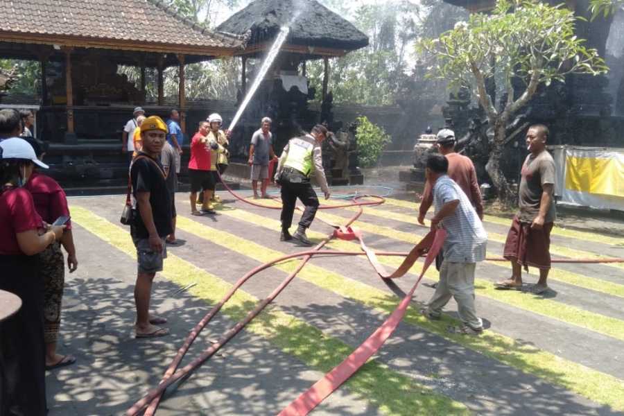 Pelinggih Pura Dalem Lambing Terbakar, Kerugian Ratusan Juta | BALIPOST.com