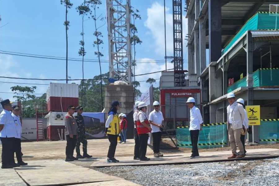 Jokowi Tinjau Proyek Pembangunan Hotel di IKN | BALIPOST.com