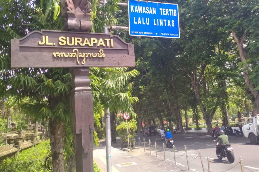 Kembali Lagi Gunakan Plat, Ribuan Papan Nama Jalan di Denpasar Diganti ...
