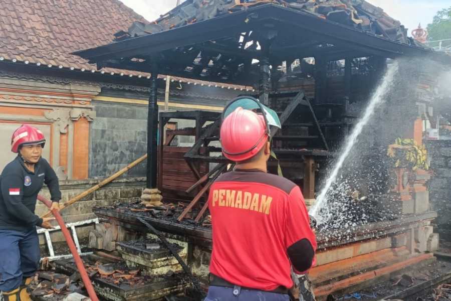 Piasan Pura Dadia di Desa Gelgel Terbakar | BALIPOST.com