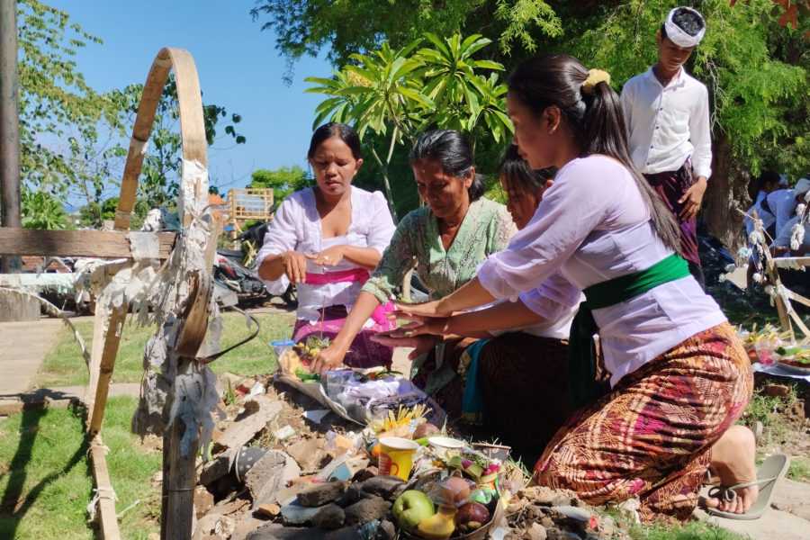 Rayakan Pagerwesi, Warga Buleleng Munjung Ke Setra 1 | BALIPOST.com