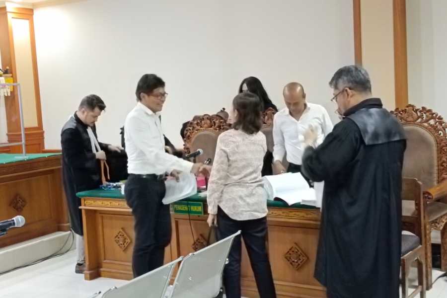 Sidang SPI Unud, Istri Prof Antara Dapat Mobil Plat Hitam dari ...