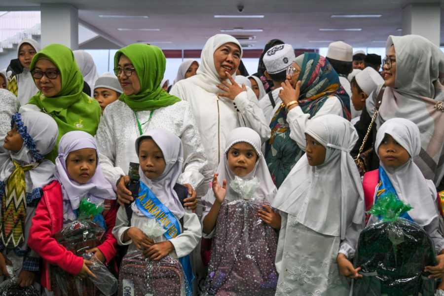 Masuk TKN Prabowo-Gibran, Khofifah akan Nonaktif di PBNU | BALIPOST.com