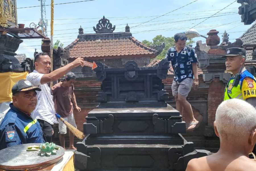 Sebuah Pelinggih Rong Telu di Merajan Lodpeken Terbakar | BALIPOST.com