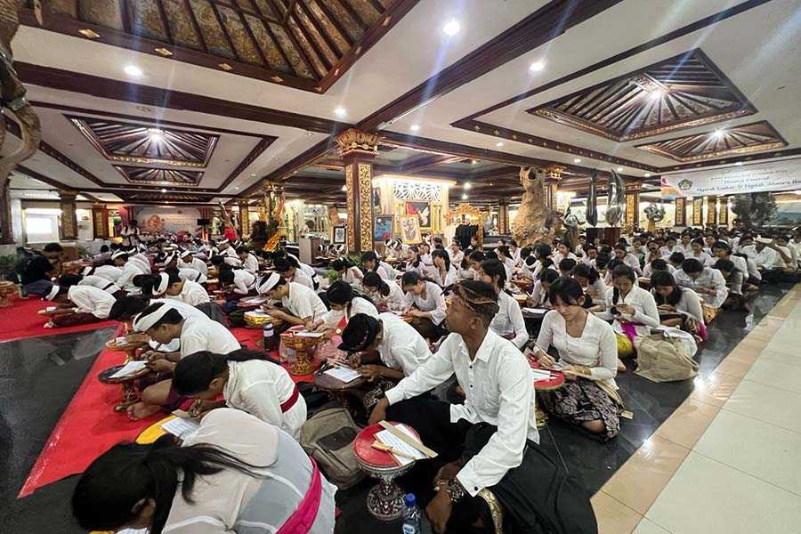 Bulan Bahasa Bali di Tabanan Diisi Festival Pengetikan Aksara Bali ...