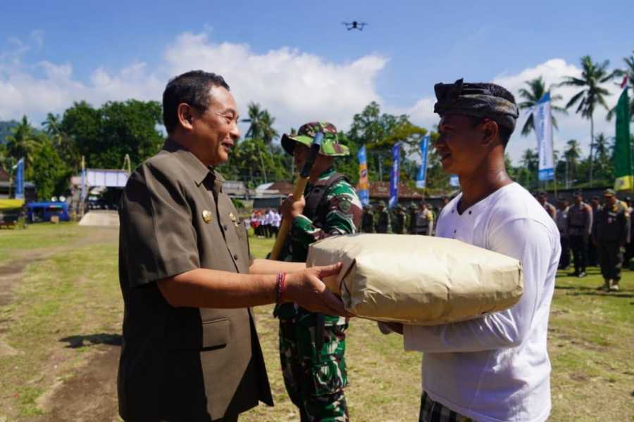 Bupati Karangasem Resmikan TMMD ke-119 di Desa Selumbung | BALIPOST.com