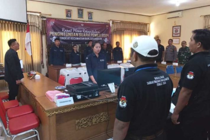 Pleno PPK Klungkung, Seluruh Saksi Ganjar-Mahfud Tolak Tanda Tangan Hasil Pilpres | BALIPOST.com