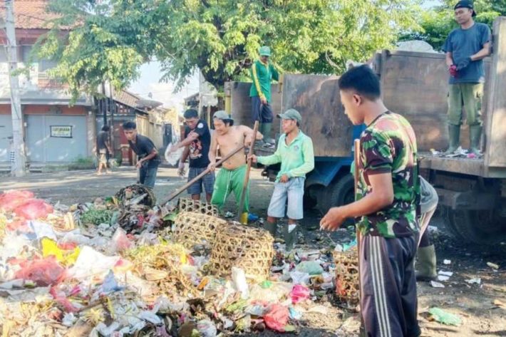Tumpukan Sampah Hari Raya Galungan Diolah Menjadi Kompos | BALIPOST.com