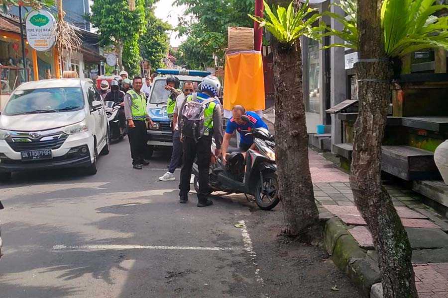 Tertibkan Parkir Liar di Ubud, Belasan Kendaraan Terjaring | BALIPOST.com
