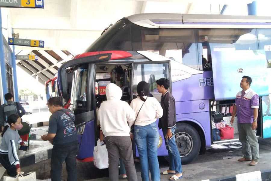 Libur Lebaran Berakhir, Pemudik Mulai Berdatangan di Terminal Mengwi | BALIPOST.com