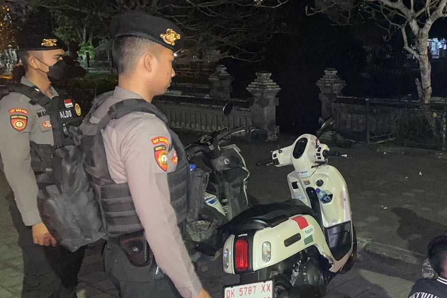 Antisipasi Aksi Geng Motor, Polisi Awasi Warga Nongkrong Hingga Malam | BALIPOST.com