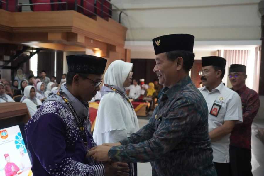 Bupati Gede Dana Resmi Melepas Keberangkatan Jamaah Haji Karangasem ke ...