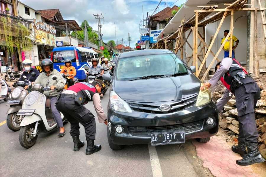 Parkir Liar di Ubud Lagi-lagi Ditertibkan, Puluhan Kendaraan Terjaring | BALIPOST.com