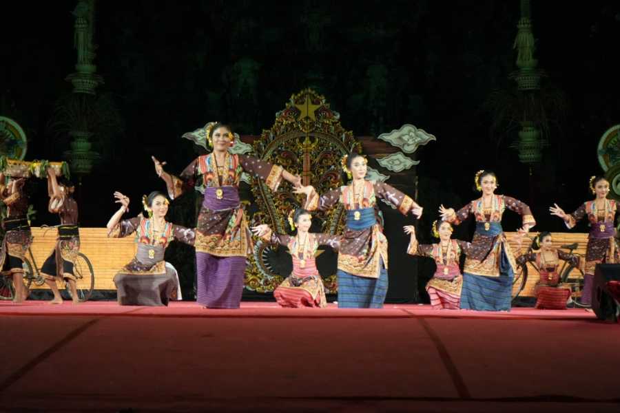 Persembahan Spektakuler Sanggar Seni Tugek Carangsari Diwarnai Sorak ...