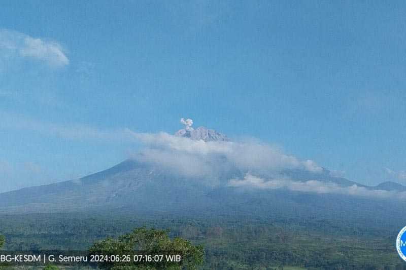 Tinggi Letusan Gunung Semeru Mencapai 600 Meter | BALIPOST.com