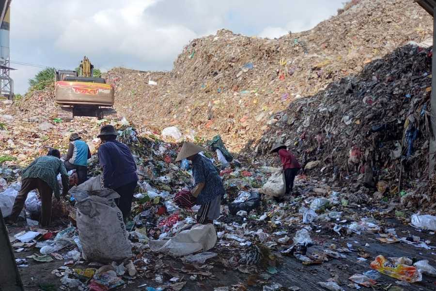 TPA Peh "Overload", Gunungan Sampah Alami Longsor | BALIPOST.com