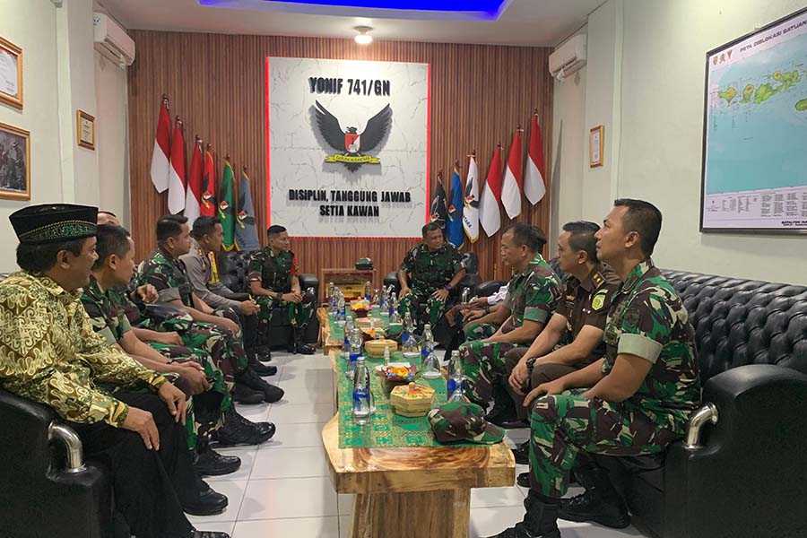 Jaga Perbatasan, Prajurit Yonif 741/GN Diberi Pembekalan | BALIPOST.com