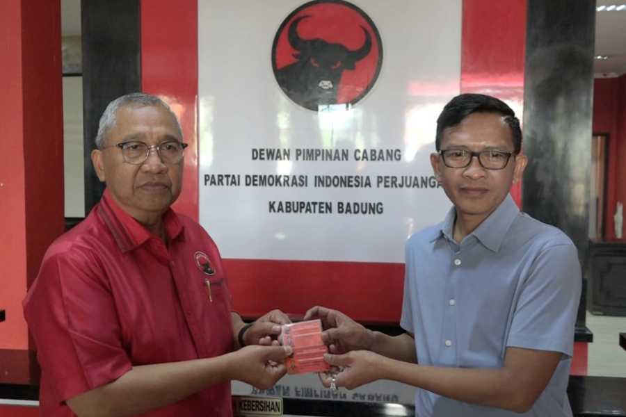 Alit Yandinata Kembalikan KTA PDIP | BALIPOST.com