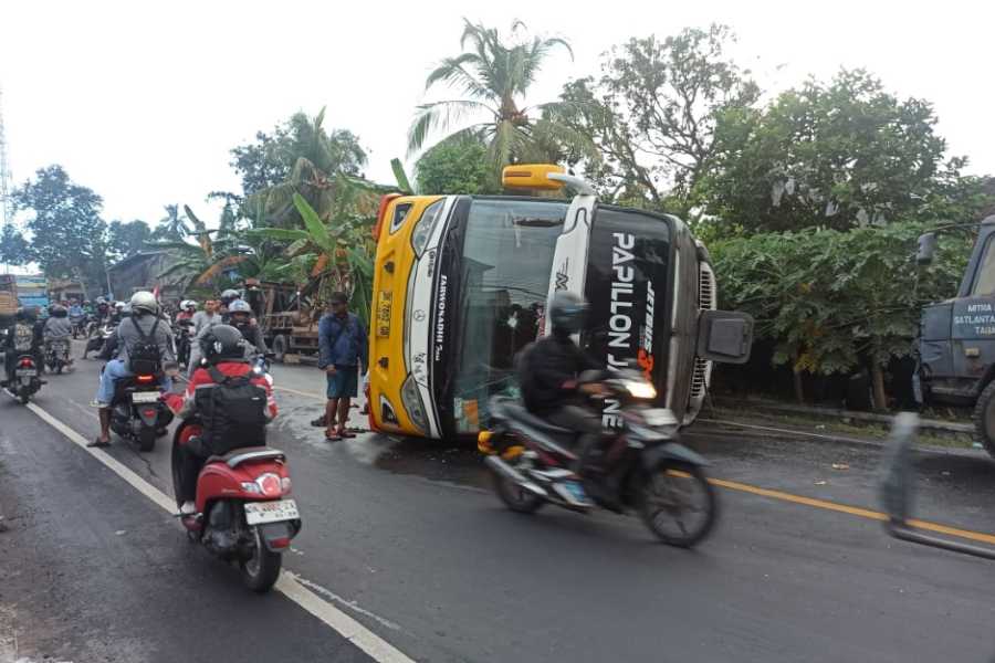 Lakalantas Tunggal di Jalur Denpasar-Gilimanuk, Sejumlah Penumpang Bus ...