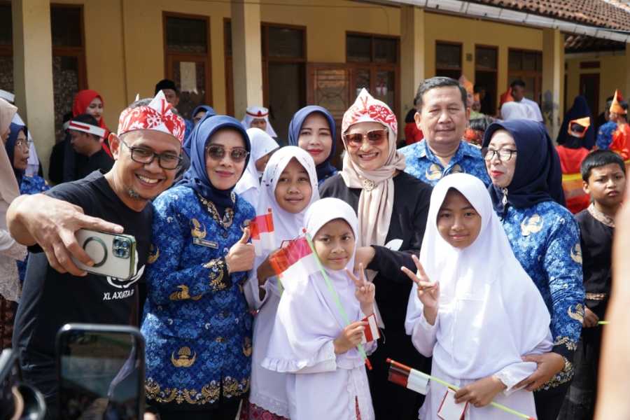 Peringati HUT Ke 79 RI, Manajemen Dan Karyawan XL Axiata Berbagi Di SLB ... Peringati HUT Ke 79 RI, Manajemen Dan Karyawan XL Axiata Berbagi Di SLB ...