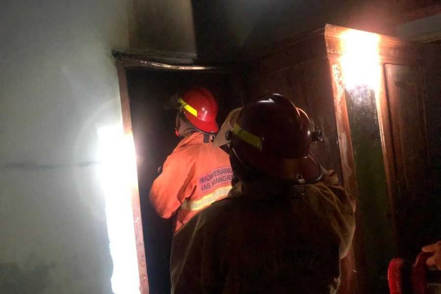 Diduga Korsleting Listrik, Rumah Warga Abang Hangus Terbakar | BALIPOST.com