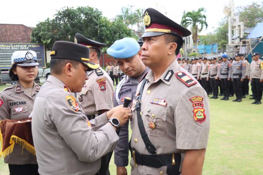 Kapolres Gianyar Pimpin Sertijab Kapolsek dan Kasat | BALIPOST.com