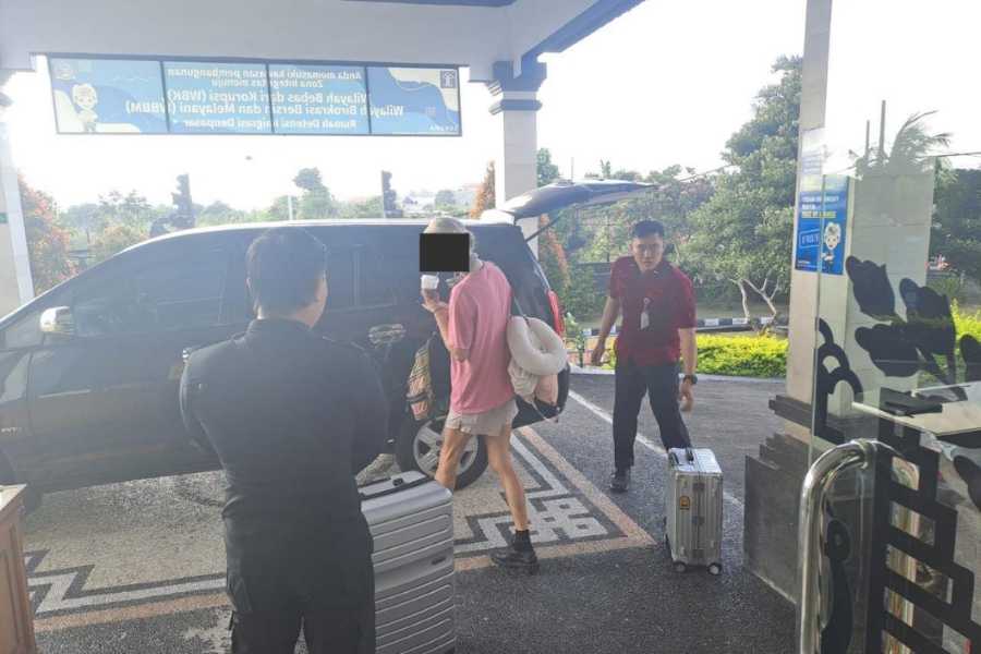 Terlibat Prostitusi, WN Rusia Dideportasi dari Bali | BALIPOST.com