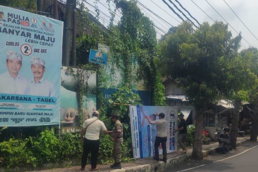 Bawaslu Bersama KPU Gianyar Tertibkan APK Dimasa Tenang | BALIPOST.com