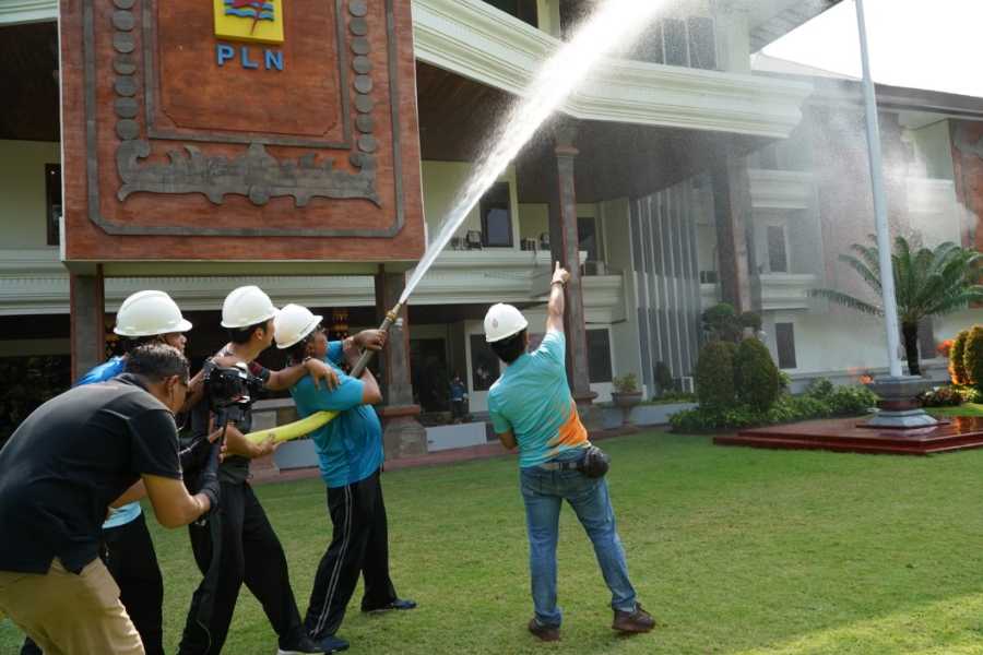 Simulasi Tanggap Bencana, PLN Pastikan Kesiapsiagaan Pegawai Hadapi Kondisi Darurat | BALIPOST.com