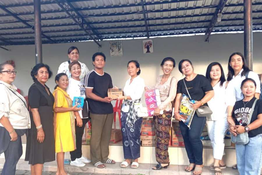 Srikandi Astaguna Tebar Kasih di Panti Asuhan Semaraputra | BALIPOST.com