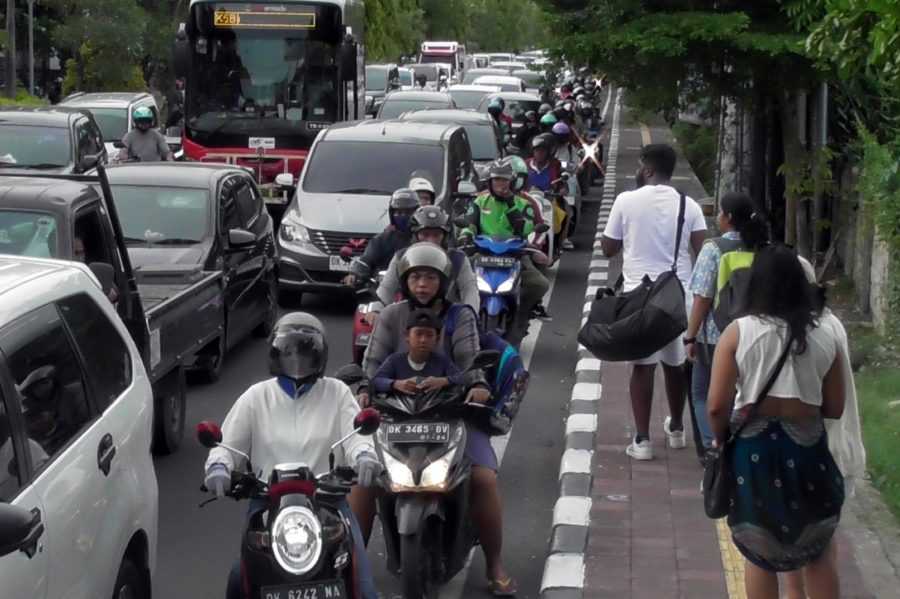 Atasi Kemacetan Parah, Bali Sangat Memerlukan Transportasi Publik ...