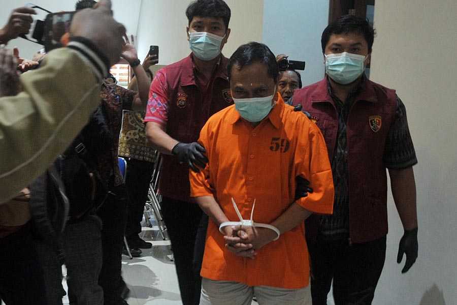 Diduga Korupsi Rp 10 M, Ketua LPD Desa Adat Ngis Ditahan || BaliPost.com - - www.teras.id